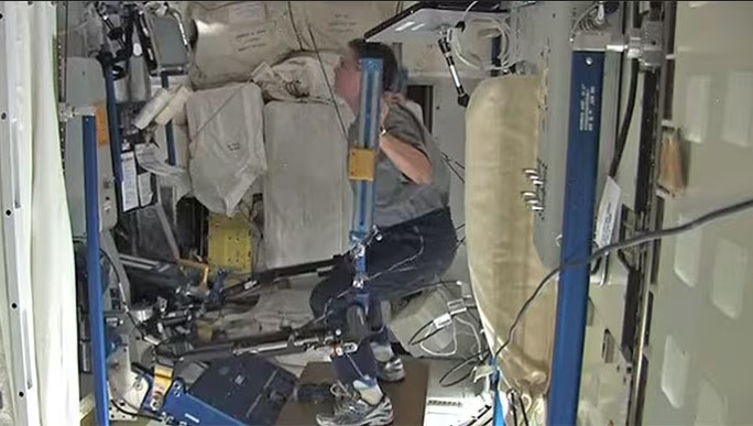 Hoe blijf je gezond in de ruimte? Interview met Dr Rubio vanuit het ISS ...